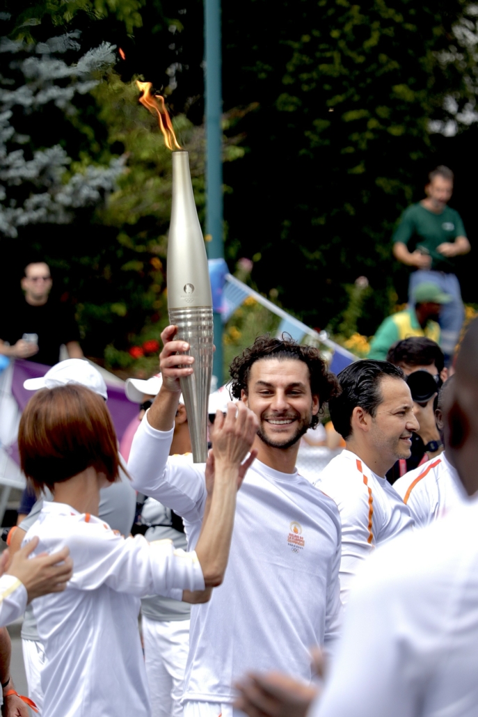 La Famille Daoud entraineurs de Taekwondo à l'ESN ont porté la flamme ...